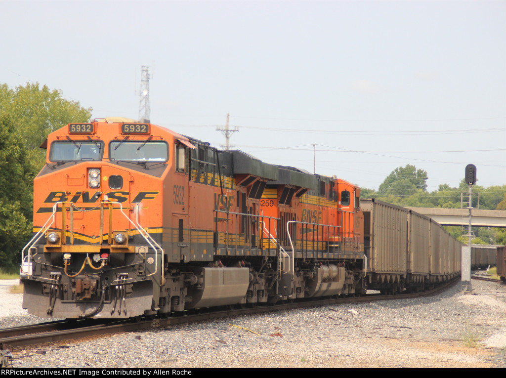 BNSF 5932
